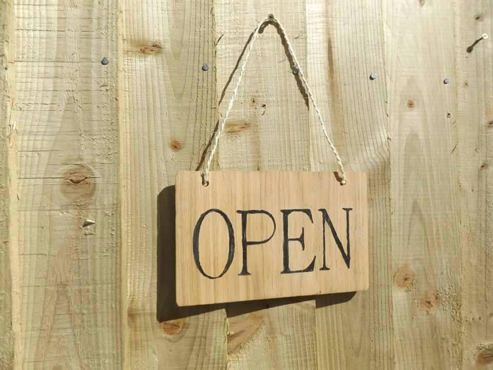 Open sign I Make Memento